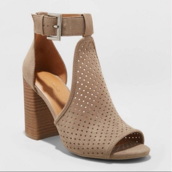 Universal Thread | Shoes | Universal Thread Laser Cut Out Ankle Bootie ...